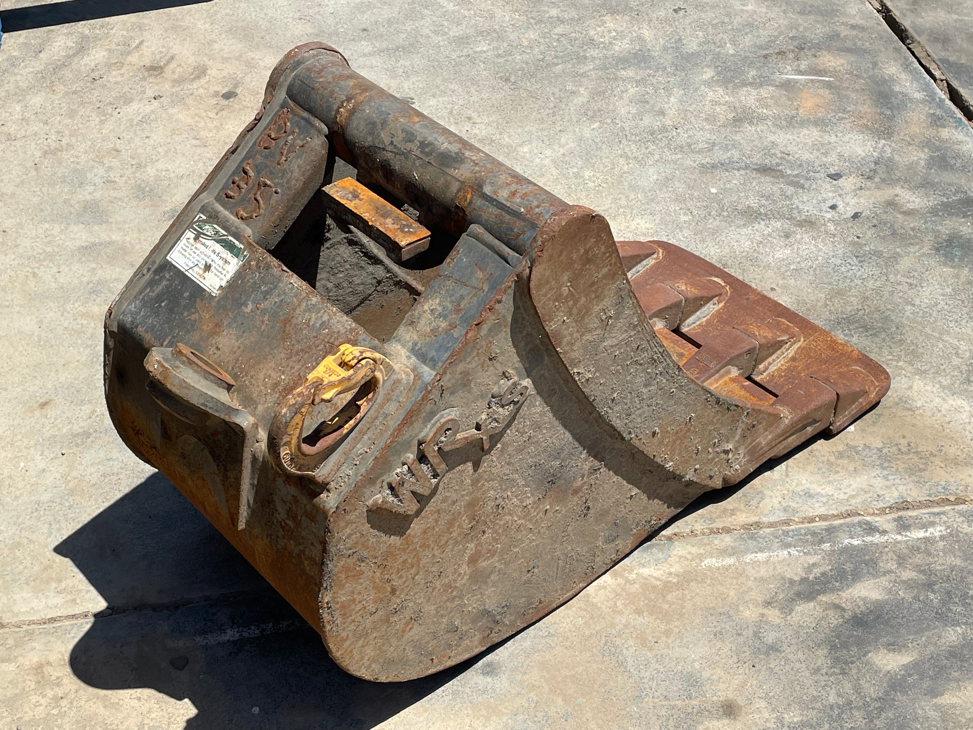 WR XLS 18" Bucket quick connect Heavy-Duty Bucket 1 1/2"