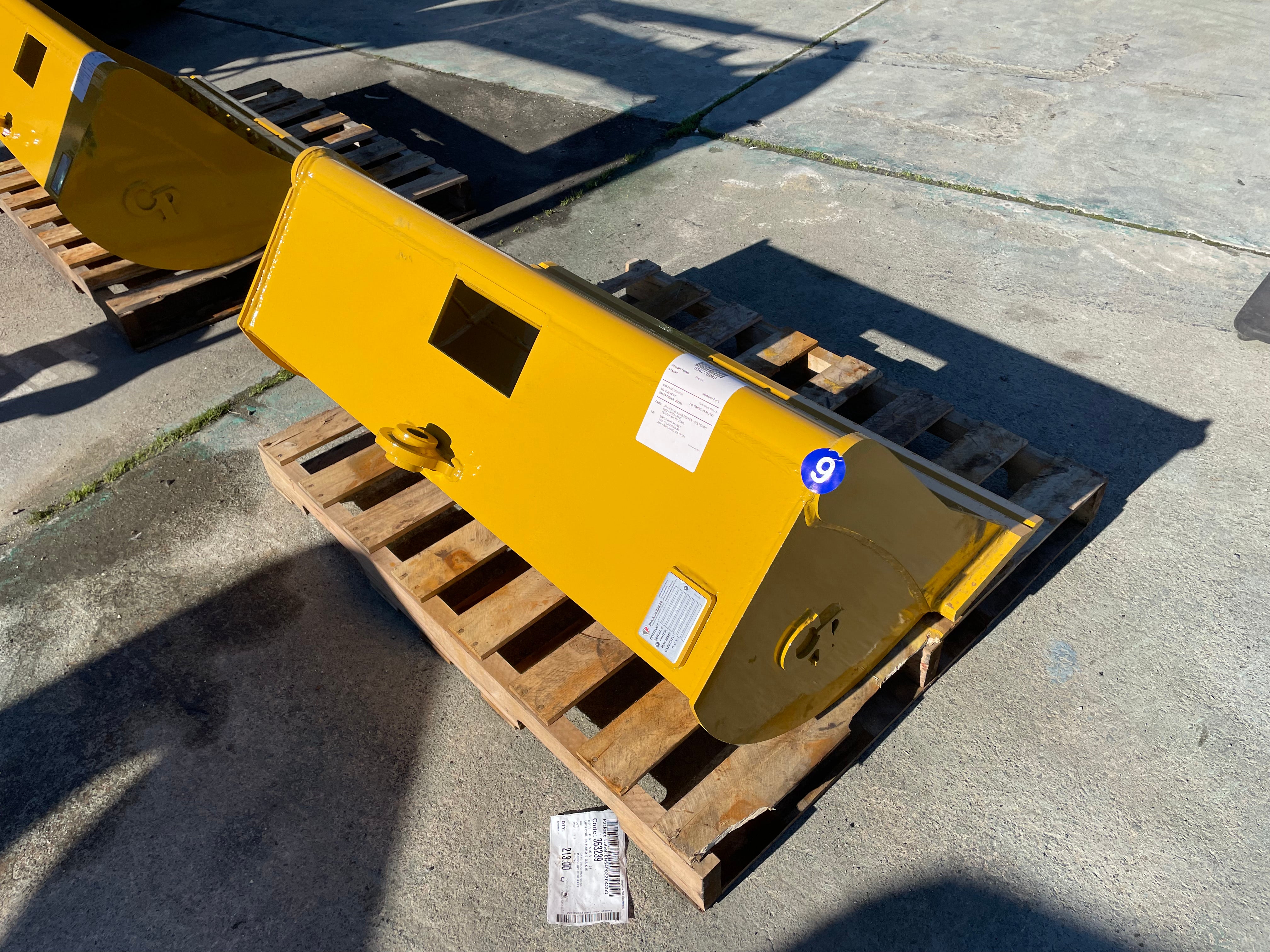 CP Ditching & Grading Bucket 42" Bucket quick connect 027
